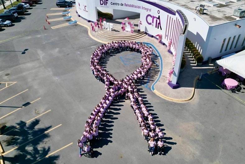 SE UNEN EN LAZO ROSA HUMANO POR MES DE LUCHA CONTRA EL CÁNCER DE MAMA ...